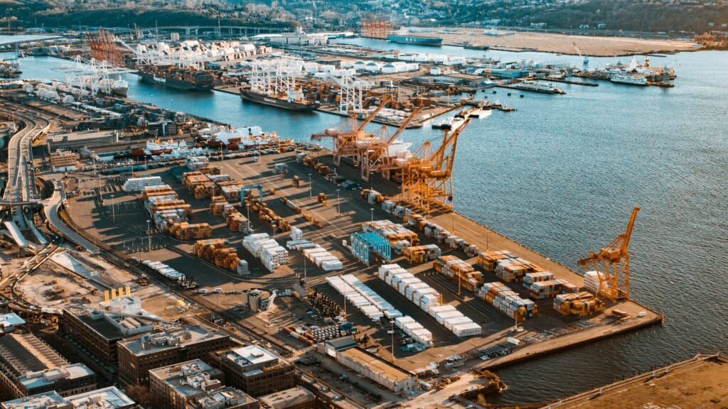 9 Challenges That Push Ports To Become Smart And Digital