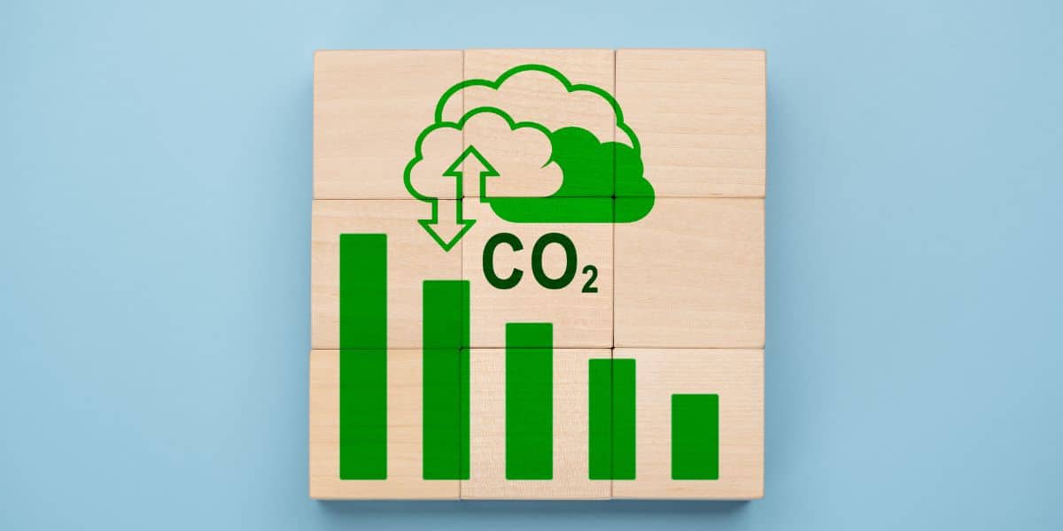 How Much Does the Shipping Industry Contribute to Global CO2 Emissions?
