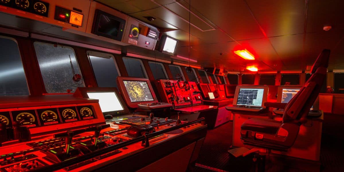 Tech Waves in Logistics: Container Tracking's Digital Revolution