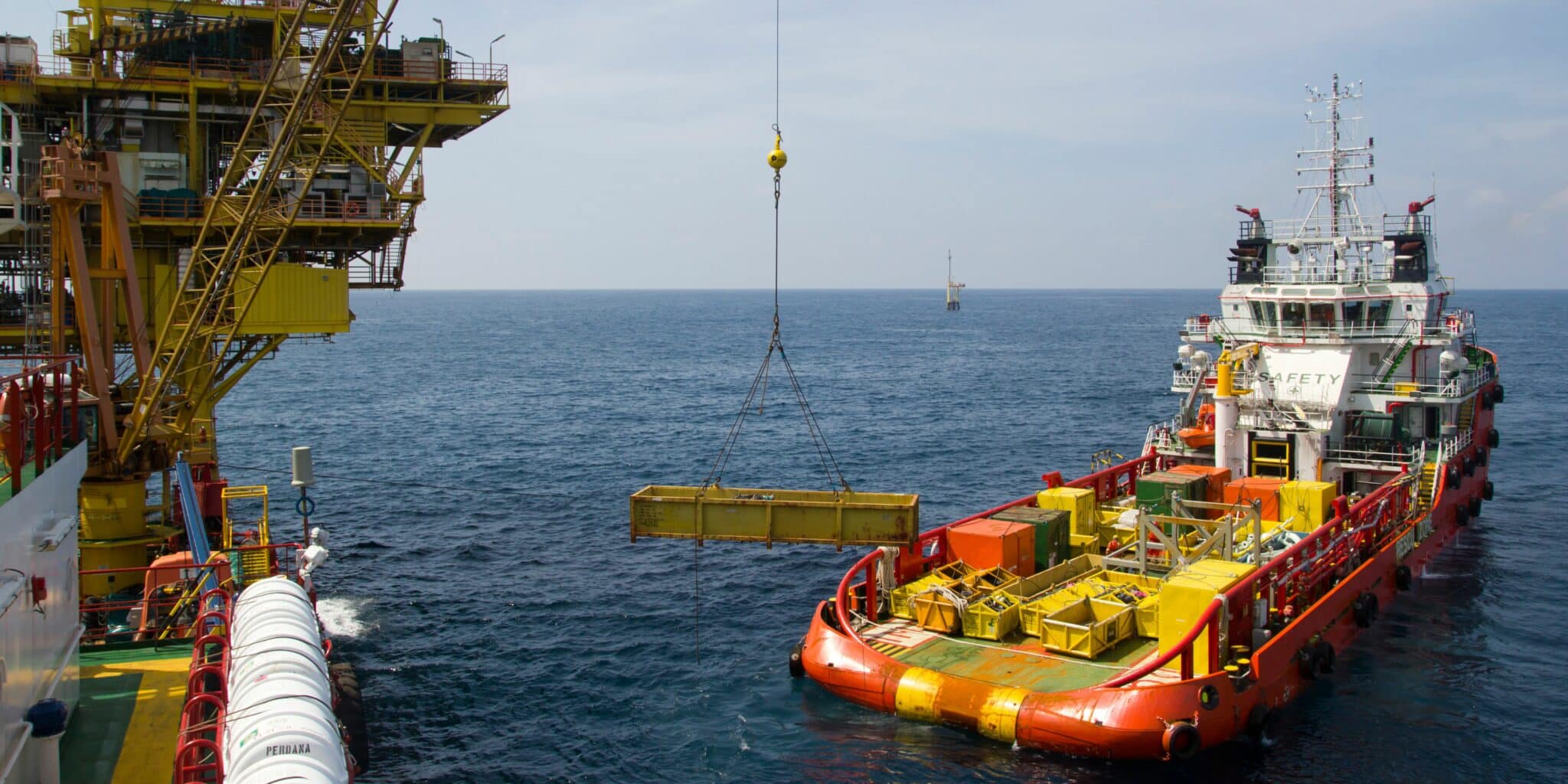 How Weather Data Boosts Offshore Construction Success