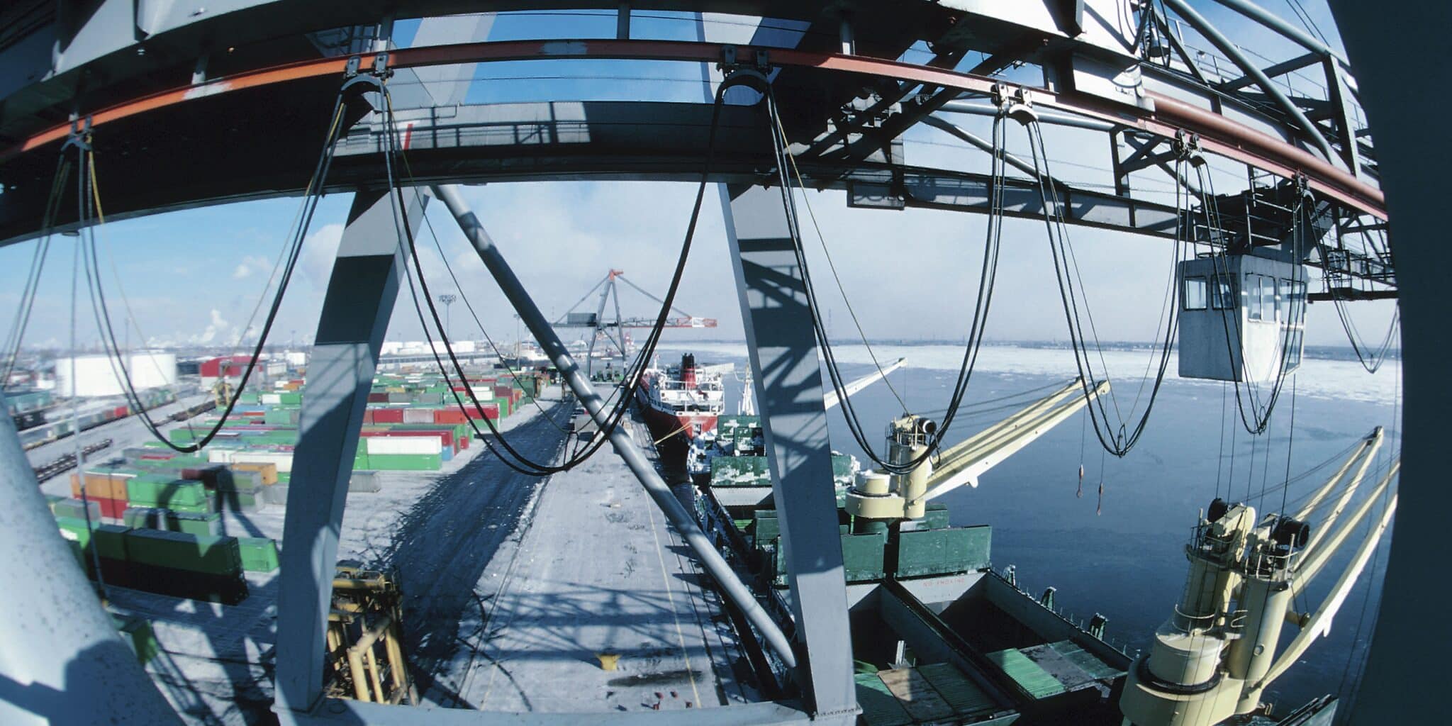 Global Port Giants: Who Leads the Industry?